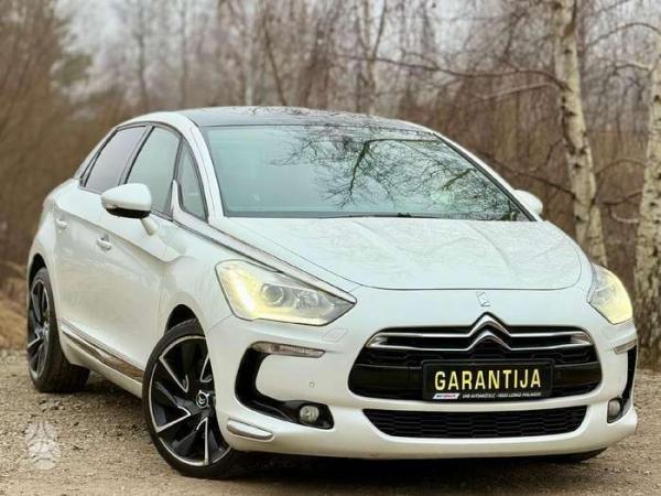 White Citroen DS5 2013 in Siauliai, with an engine capacity of 2.00 L and mileage of 250 thousand km for 6999 €, photo 1 on AUTOMOTO.COM.LV