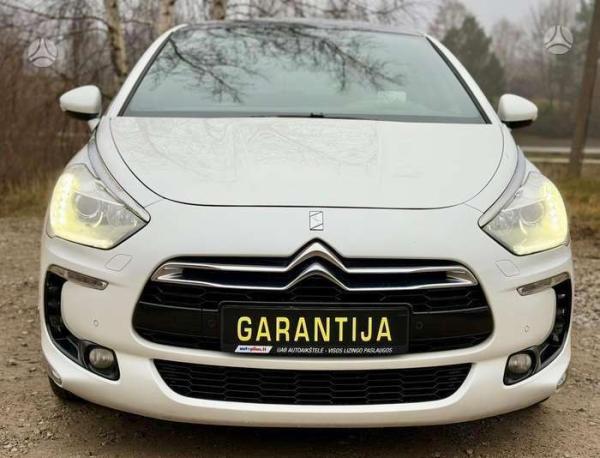 White Citroen DS5 2013 in Siauliai, with an engine capacity of 2.00 L and mileage of 250 thousand km for 6999 €, photo 5 on AUTOMOTO.COM.LV