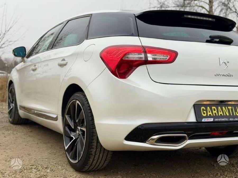 White Citroen DS5 2013 in Siauliai, with an engine capacity of 2.00 L and mileage of 250 thousand km for 6999 €, photo 7 on AUTOMOTO.COM.LV