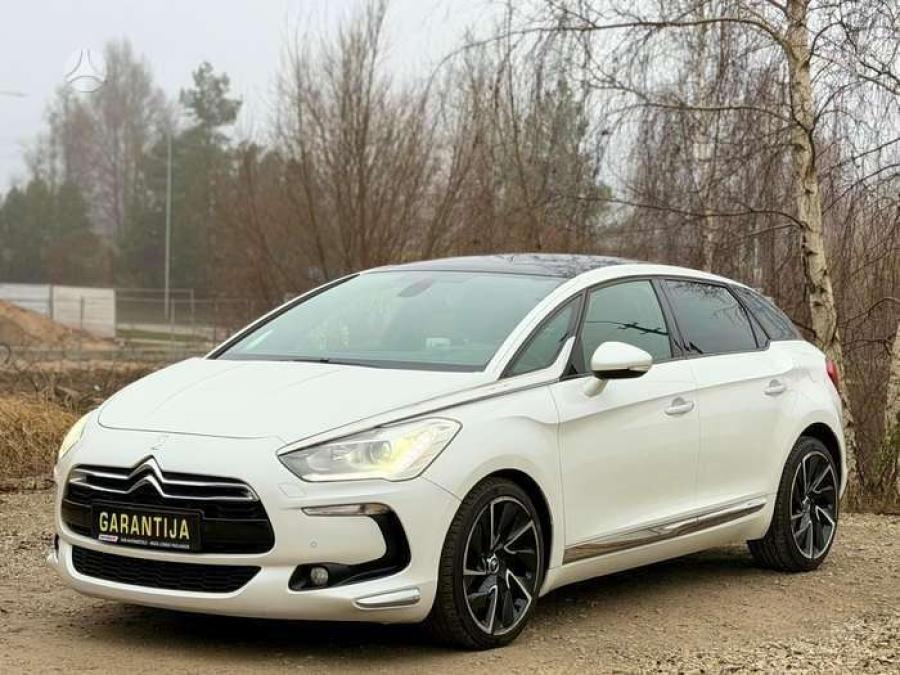 White Citroen DS5 2013 in Siauliai, with an engine capacity of 2.00 L and mileage of 250 thousand km for 6999 €, photo 20 on AUTOMOTO.COM.LV