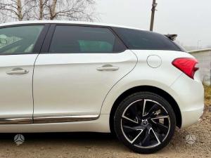 White Citroen DS5 2013 in Siauliai, with an engine capacity of 2.00 L and mileage of 250 thousand km for 6999 €, photo 12 on AUTOMOTO.COM.LV