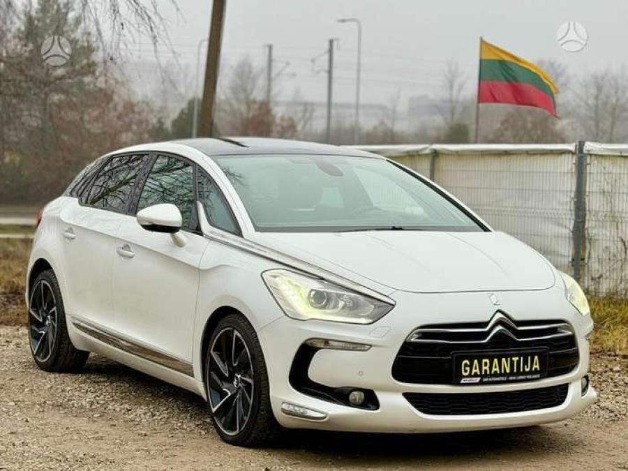 White Citroen DS5 2013 in Siauliai, with an engine capacity of 2.00 L and mileage of 250 thousand km for 6999 €, photo 20 on AUTOMOTO.COM.LV