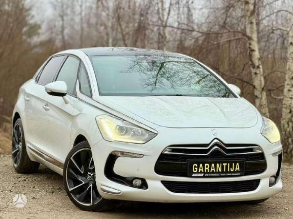 Balts Citroen DS5 2013 Šauļi, ar dzinēja tilpumu 2.00 L un nobraukumu 250 tūkst. km par 6999 €, foto 1 vietnē AUTOMOTO.COM.LV