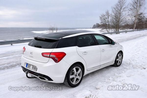 Balts Citroen DS5 2013 Tallina, ar dzinēja tilpumu 1.60 L un nobraukumu 232 tūkst. km par 5200 €, foto 1 vietnē AUTOMOTO.COM.LV