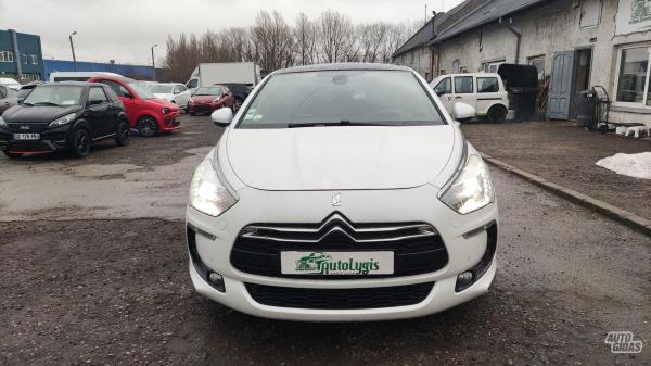 White Citroen DS5 2013 in Klaipeda, with an engine capacity of 2.00 L and mileage of 186 thousand km for 7890 €, photo 2 on AUTOMOTO.COM.LV