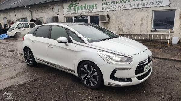 White Citroen DS5 2013 in Klaipeda, with an engine capacity of 2.00 L and mileage of 186 thousand km for 7890 €, photo 6 on AUTOMOTO.COM.LV