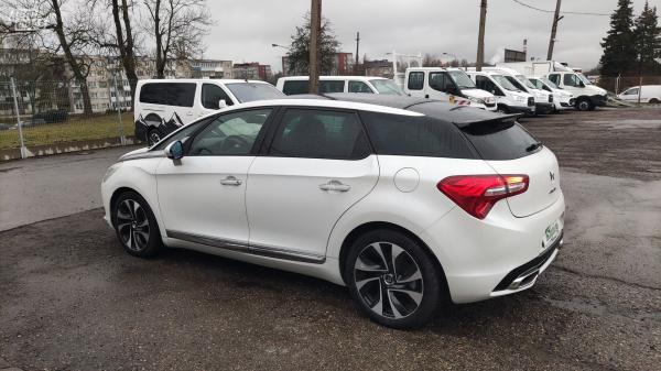 White Citroen DS5 2013 in Klaipeda, with an engine capacity of 2.00 L and mileage of 186 thousand km for 7890 €, photo 7 on AUTOMOTO.COM.LV