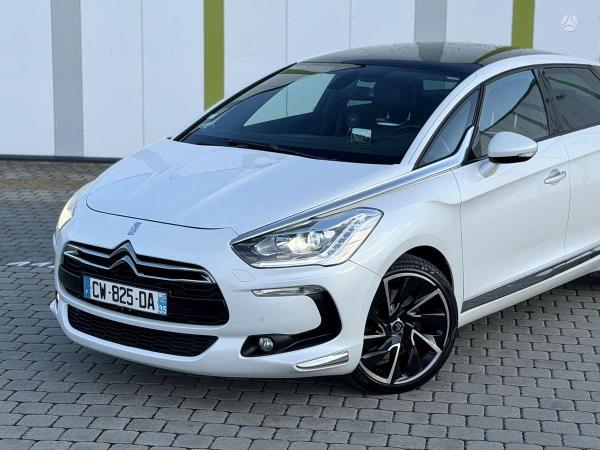 White Citroen DS5 2013 in Taurage, with an engine capacity of 2.00 L and mileage of 226 thousand km for 5800 €, photo 2 on AUTOMOTO.COM.LV