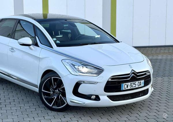 White Citroen DS5 2013 in Taurage, with an engine capacity of 2.00 L and mileage of 226 thousand km for 5800 €, photo 4 on AUTOMOTO.COM.LV