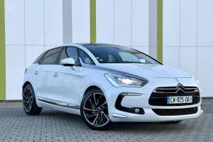 White Citroen DS5 2013 in Taurage, with an engine capacity of 2.00 L and mileage of 226 thousand km for 5800 €, photo 4 on AUTOMOTO.COM.LV