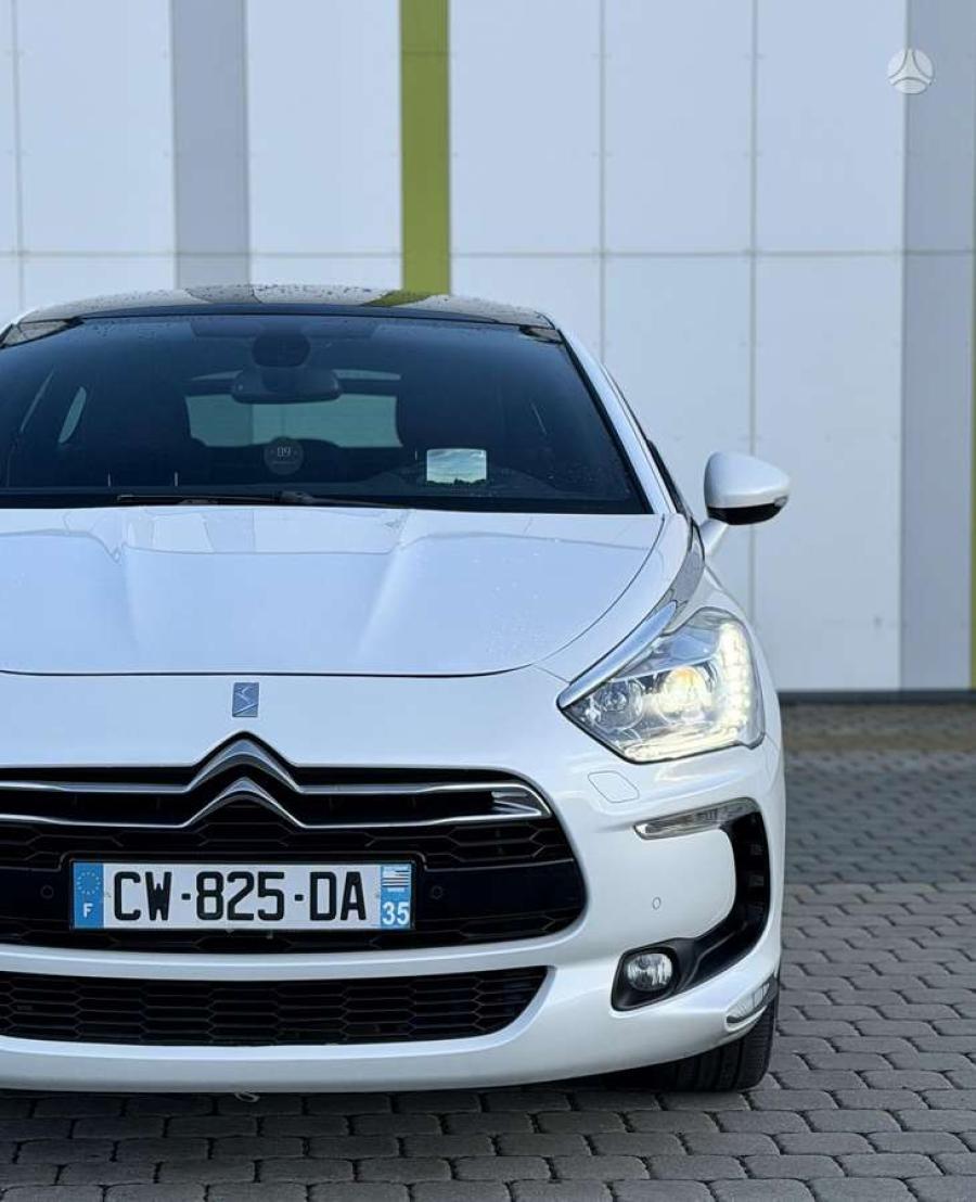 White Citroen DS5 2013 in Taurage, with an engine capacity of 2.00 L and mileage of 226 thousand km for 5800 €, photo 7 on AUTOMOTO.COM.LV