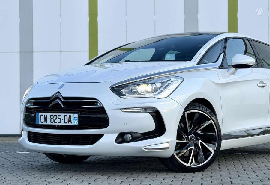 White Citroen DS5 2013 in Taurage, with an engine capacity of 2.00 L and mileage of 226 thousand km for 5800 €, photo 9 on AUTOMOTO.COM.LV