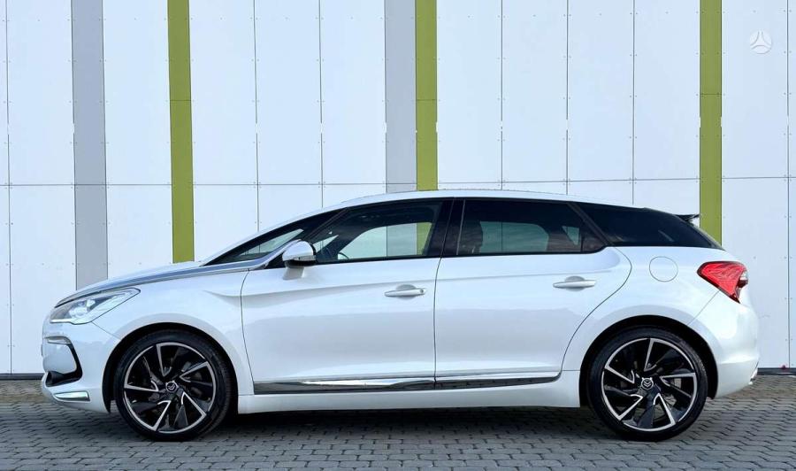 White Citroen DS5 2013 in Taurage, with an engine capacity of 2.00 L and mileage of 226 thousand km for 5800 €, photo 18 on AUTOMOTO.COM.LV