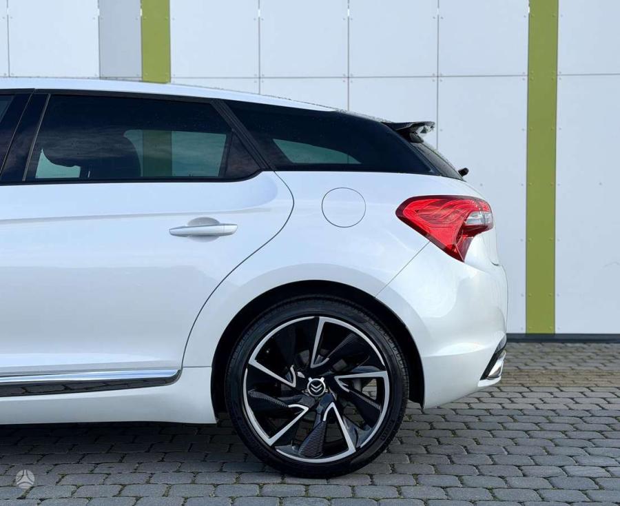 White Citroen DS5 2013 in Taurage, with an engine capacity of 2.00 L and mileage of 226 thousand km for 5800 €, photo 19 on AUTOMOTO.COM.LV