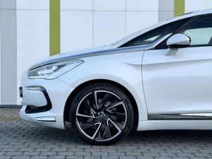 White Citroen DS5 2013 in Taurage, with an engine capacity of 2.00 L and mileage of 226 thousand km for 5800 €, photo 20 on AUTOMOTO.COM.LV