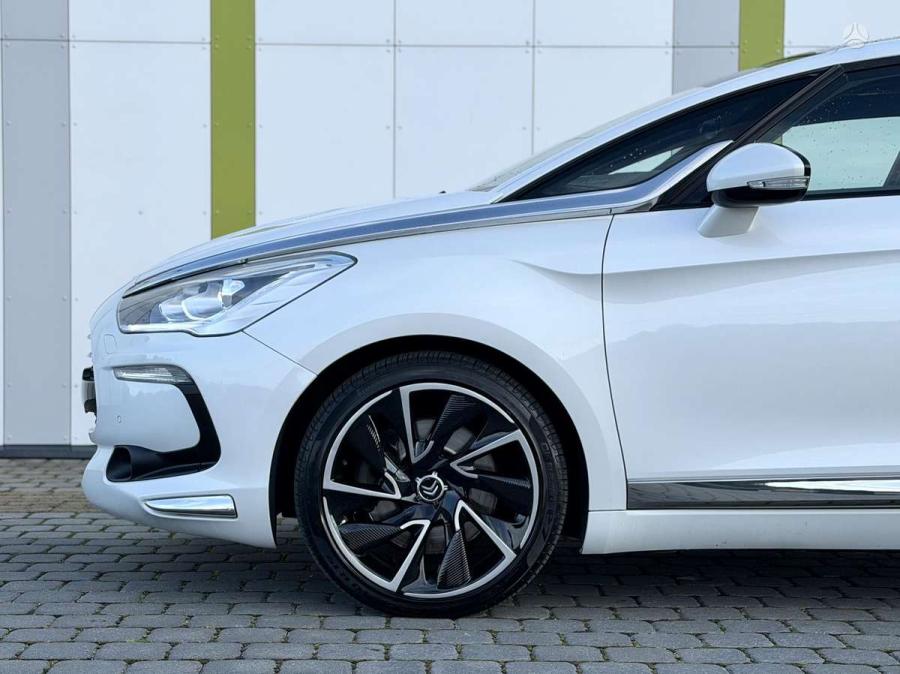White Citroen DS5 2013 in Taurage, with an engine capacity of 2.00 L and mileage of 226 thousand km for 5800 €, photo 20 on AUTOMOTO.COM.LV