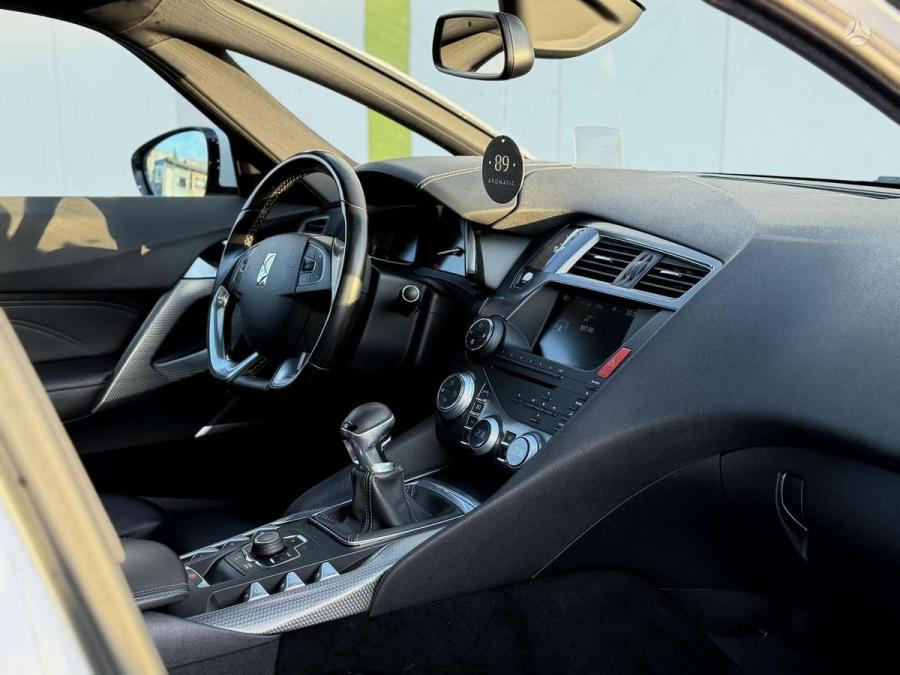 White Citroen DS5 2013 in Taurage, with an engine capacity of 2.00 L and mileage of 226 thousand km for 5800 €, photo 41 on AUTOMOTO.COM.LV