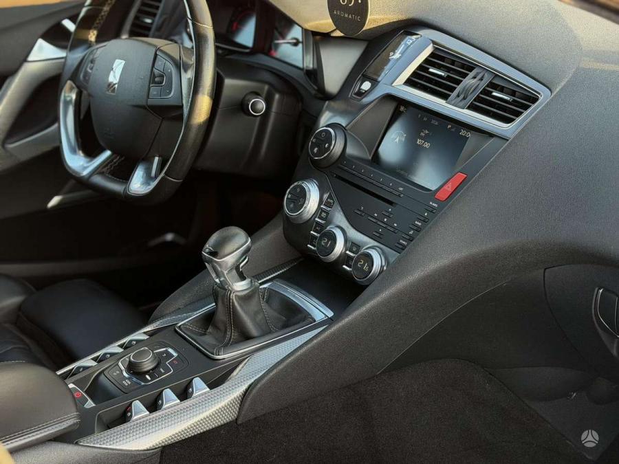 White Citroen DS5 2013 in Taurage, with an engine capacity of 2.00 L and mileage of 226 thousand km for 5800 €, photo 42 on AUTOMOTO.COM.LV