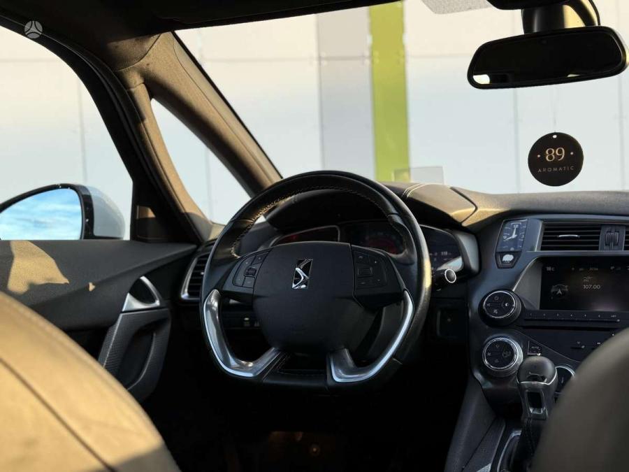 White Citroen DS5 2013 in Taurage, with an engine capacity of 2.00 L and mileage of 226 thousand km for 5800 €, photo 44 on AUTOMOTO.COM.LV