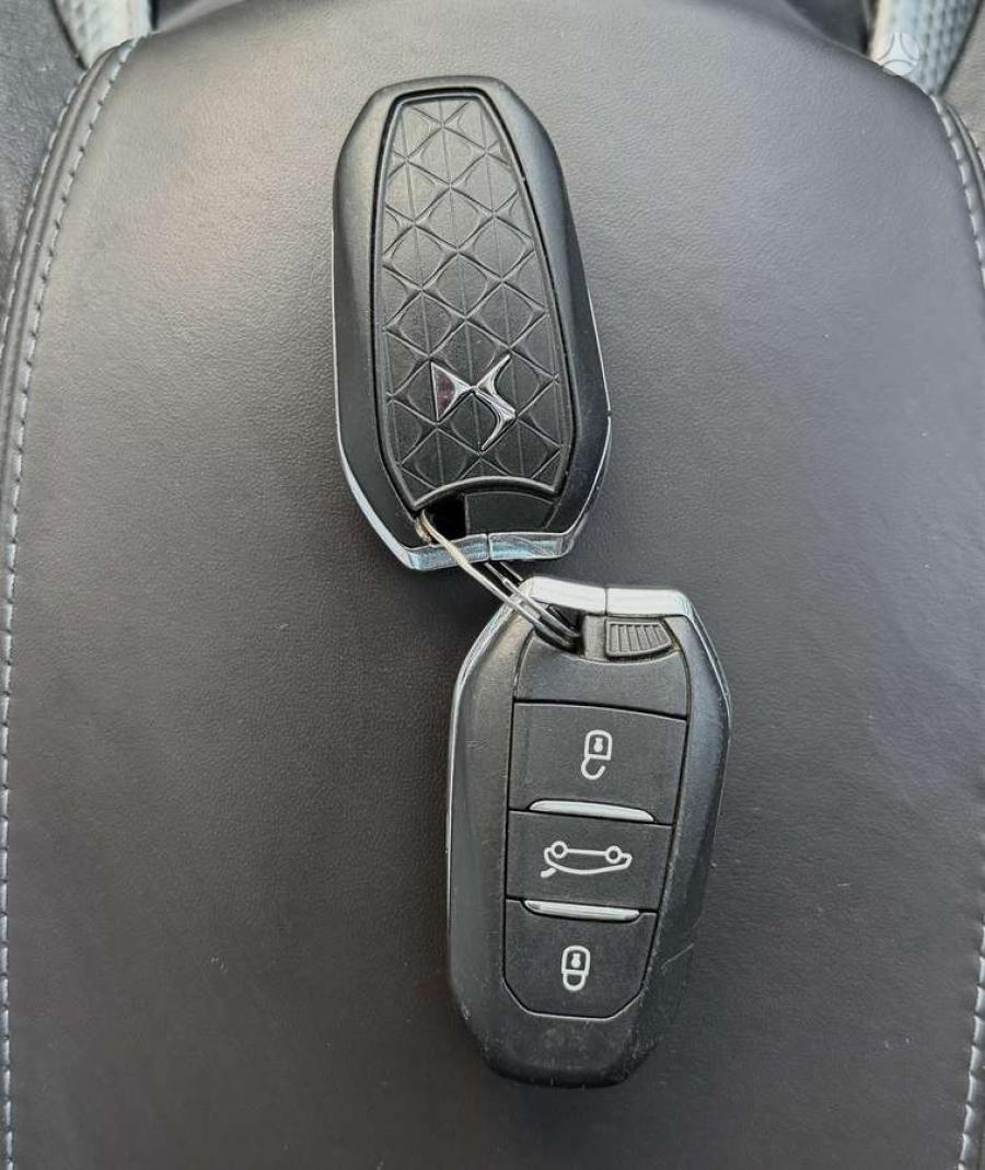 White Citroen DS5 2013 in Taurage, with an engine capacity of 2.00 L and mileage of 226 thousand km for 5800 €, photo 54 on AUTOMOTO.COM.LV