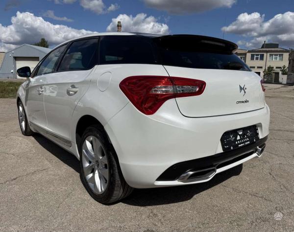 White Citroen DS5 2013 in Siauliai, with an engine capacity of 2.00 L and mileage of 246 thousand km for 5650 €, photo 4 on AUTOMOTO.COM.LV