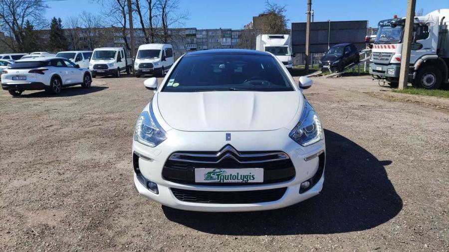 White Citroen DS5 2013 in Klaipeda, with an engine capacity of 2.00 L and mileage of 186 thousand km for 7590 €, photo 4 on AUTOMOTO.COM.LV