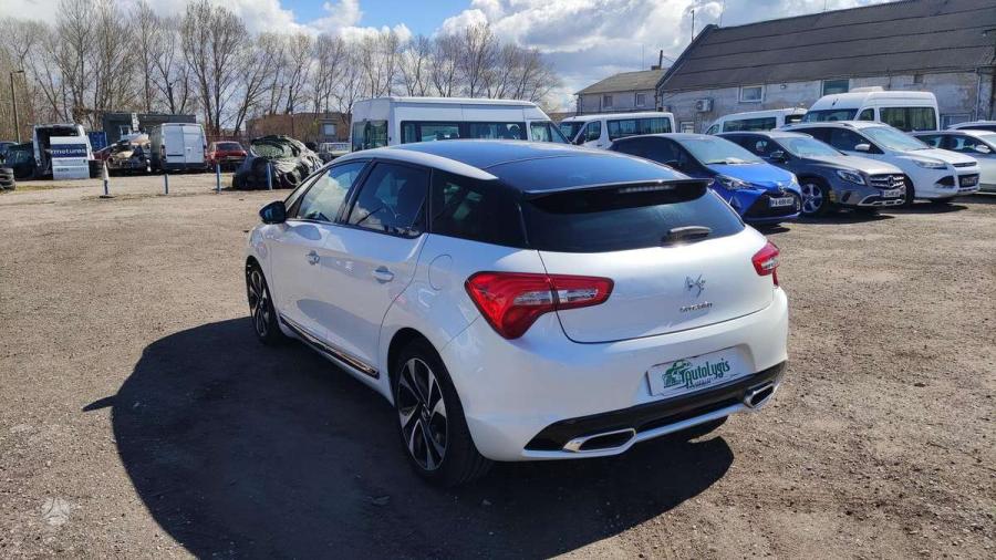White Citroen DS5 2013 in Klaipeda, with an engine capacity of 2.00 L and mileage of 186 thousand km for 7590 €, photo 5 on AUTOMOTO.COM.LV