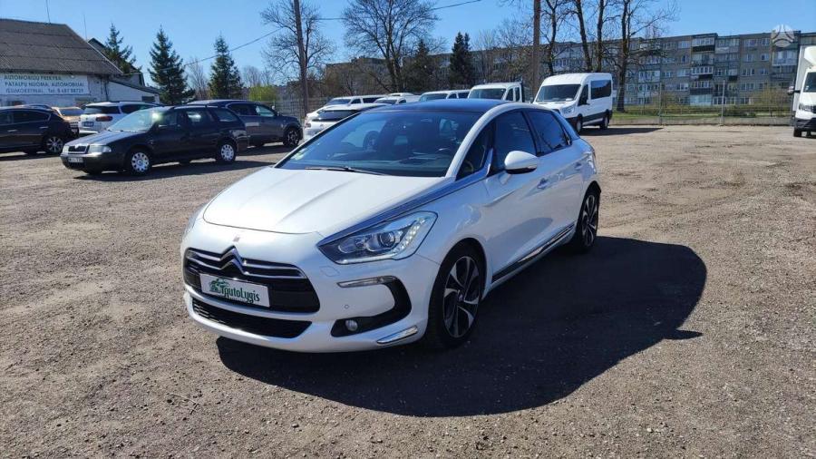 White Citroen DS5 2013 in Klaipeda, with an engine capacity of 2.00 L and mileage of 186 thousand km for 7590 €, photo 7 on AUTOMOTO.COM.LV