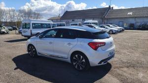 White Citroen DS5 2013 in Klaipeda, with an engine capacity of 2.00 L and mileage of 186 thousand km for 7590 €, photo 8 on AUTOMOTO.COM.LV