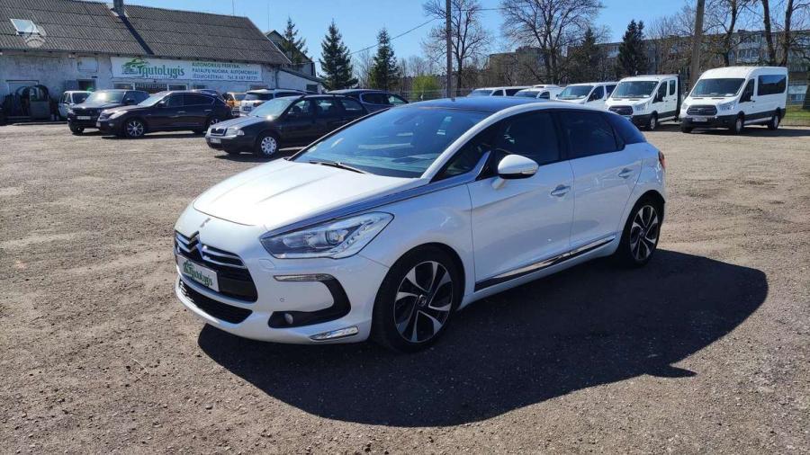 White Citroen DS5 2013 in Klaipeda, with an engine capacity of 2.00 L and mileage of 186 thousand km for 7590 €, photo 9 on AUTOMOTO.COM.LV