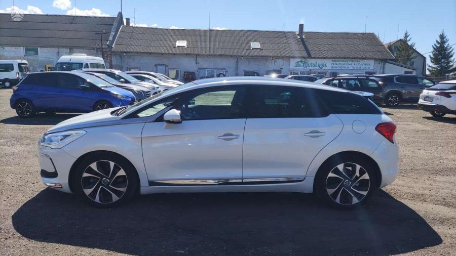 White Citroen DS5 2013 in Klaipeda, with an engine capacity of 2.00 L and mileage of 186 thousand km for 7590 €, photo 11 on AUTOMOTO.COM.LV
