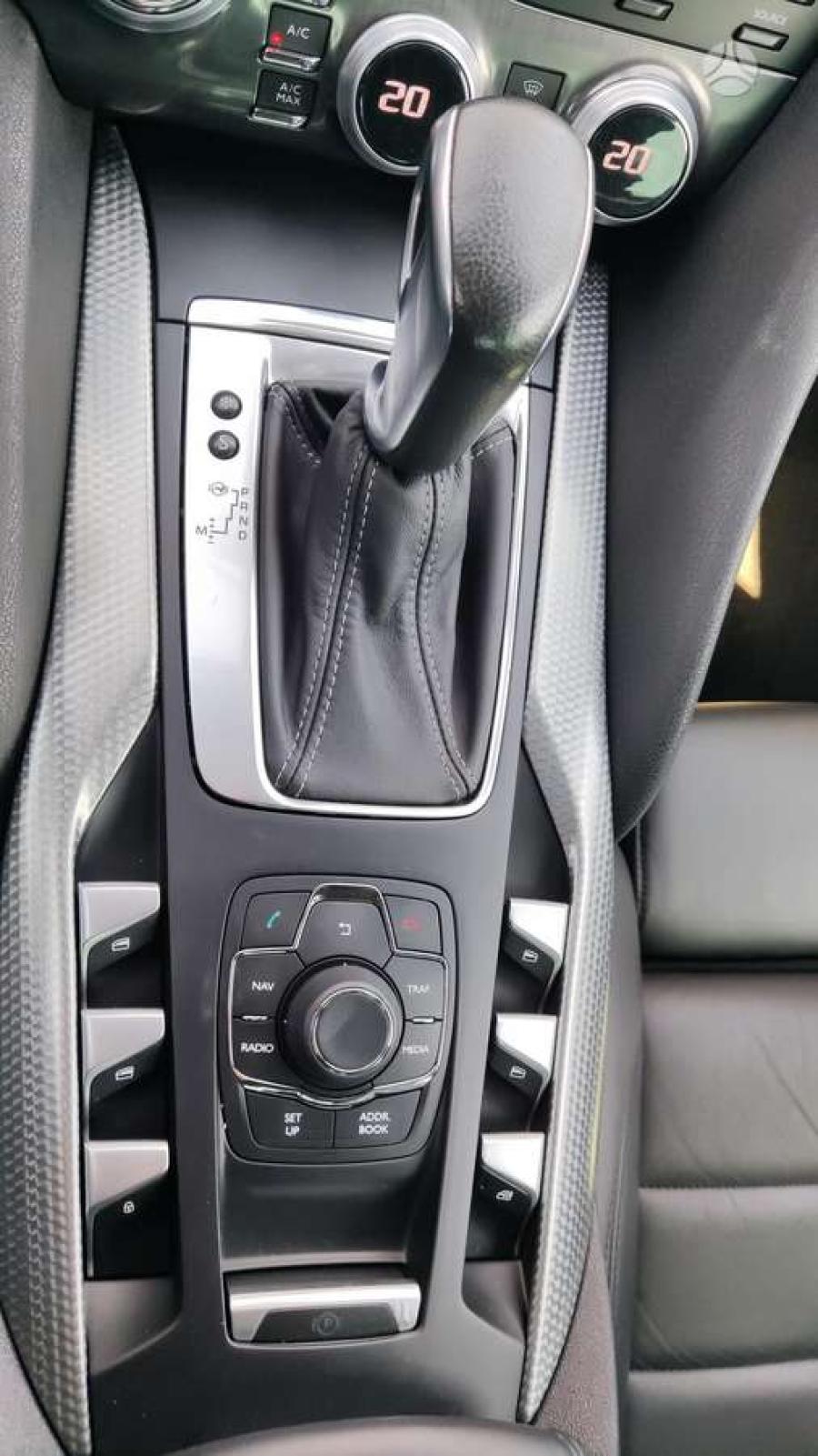 White Citroen DS5 2013 in Klaipeda, with an engine capacity of 2.00 L and mileage of 186 thousand km for 7590 €, photo 19 on AUTOMOTO.COM.LV