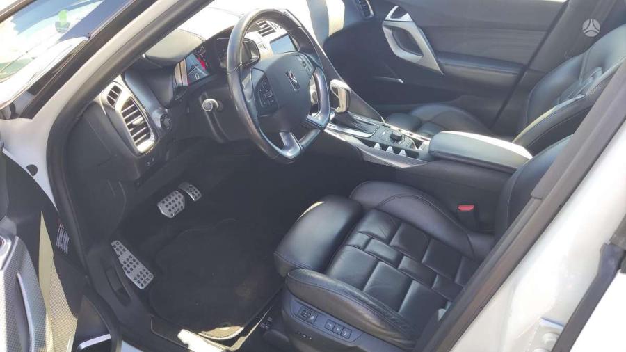 White Citroen DS5 2013 in Klaipeda, with an engine capacity of 2.00 L and mileage of 186 thousand km for 7590 €, photo 21 on AUTOMOTO.COM.LV