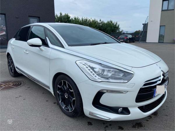 Balts Citroen DS5 2013 Kauņa, ar dzinēja tilpumu 1.60 L un nobraukumu 229 tūkst. km par 4850 €, foto 3 vietnē AUTOMOTO.COM.LV