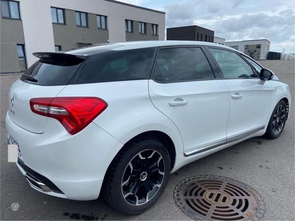 Balts Citroen DS5 2013 Kauņa, ar dzinēja tilpumu 1.60 L un nobraukumu 229 tūkst. km par 4850 €, foto 5 vietnē AUTOMOTO.COM.LV