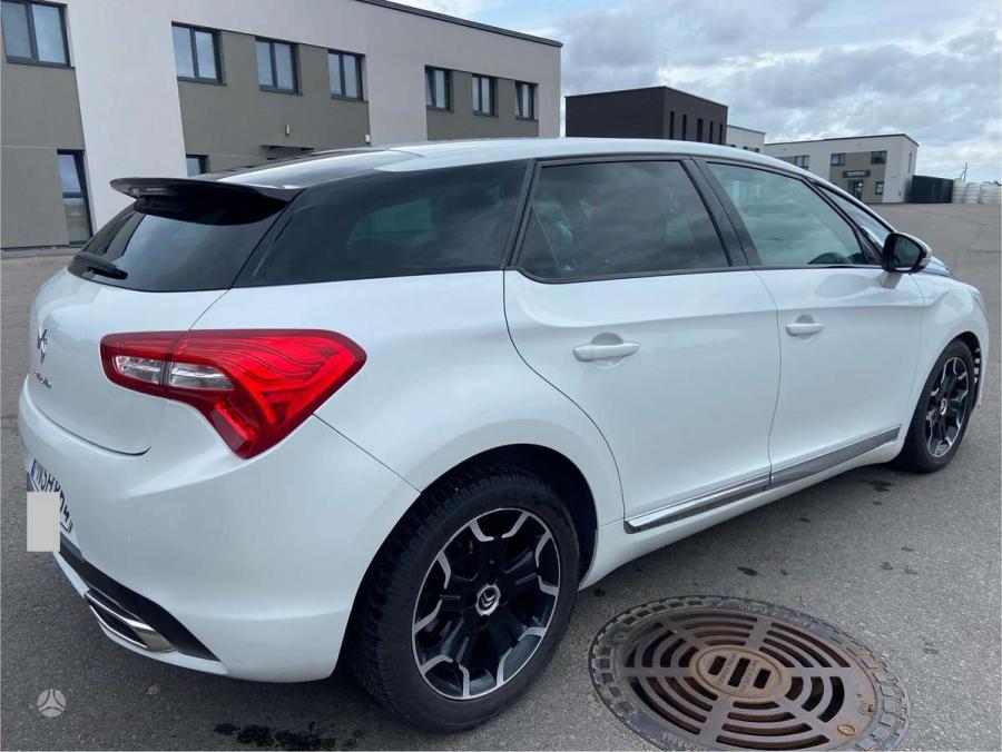 White Citroen DS5 2013 in Kaunas, with an engine capacity of 1.60 L and mileage of 229 thousand km for 4850 €, photo 6 on AUTOMOTO.COM.LV