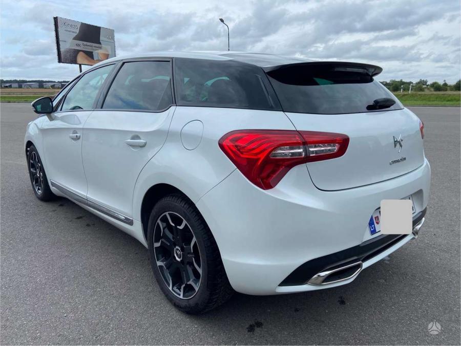 White Citroen DS5 2013 in Kaunas, with an engine capacity of 1.60 L and mileage of 229 thousand km for 4850 €, photo 8 on AUTOMOTO.COM.LV