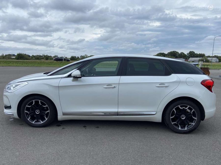 White Citroen DS5 2013 in Kaunas, with an engine capacity of 1.60 L and mileage of 229 thousand km for 4850 €, photo 9 on AUTOMOTO.COM.LV