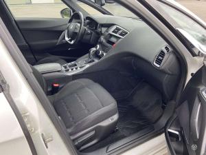 White Citroen DS5 2013 in Kaunas, with an engine capacity of 1.60 L and mileage of 229 thousand km for 4850 €, photo 11 on AUTOMOTO.COM.LV