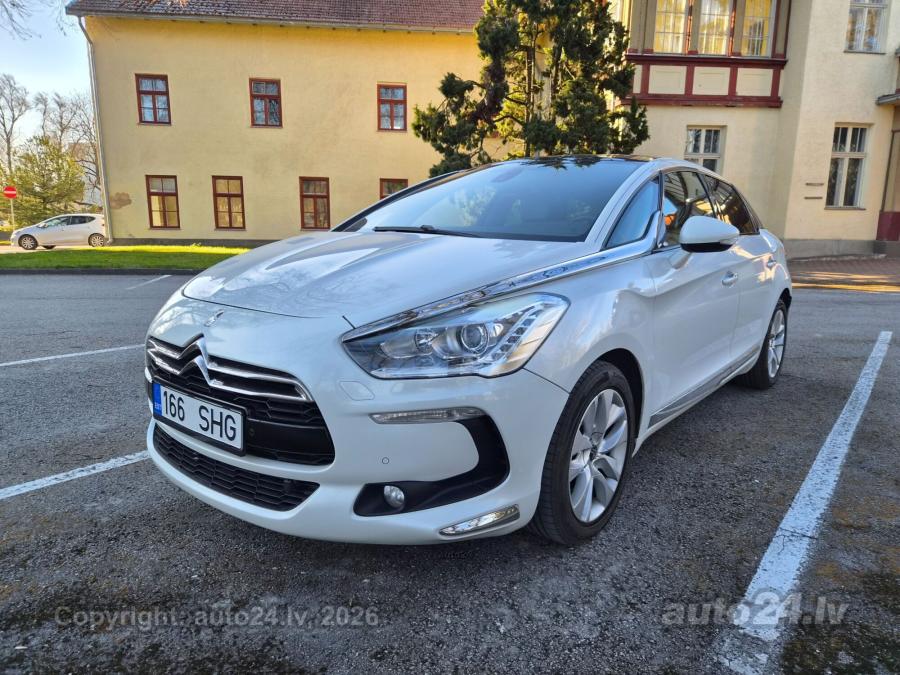 Balts Citroen DS5 2014 Tartu, ar dzinēja tilpumu 1.60 L un nobraukumu 232 tūkst. km par 6500 €, foto 1 vietnē AUTOMOTO.COM.LV