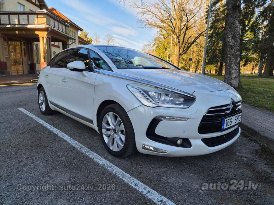 Balts Citroen DS5 2014 Tartu, ar dzinēja tilpumu 1.60 L un nobraukumu 232 tūkst. km par 6500 €, foto 3 vietnē AUTOMOTO.COM.LV