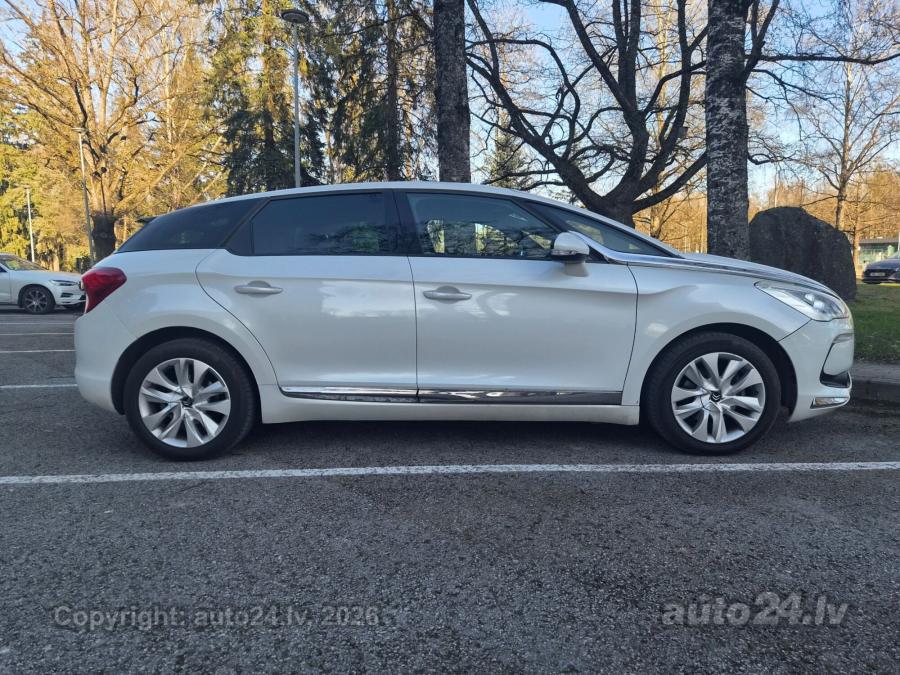 Balts Citroen DS5 2014 Tartu, ar dzinēja tilpumu 1.60 L un nobraukumu 232 tūkst. km par 6500 €, foto 4 vietnē AUTOMOTO.COM.LV