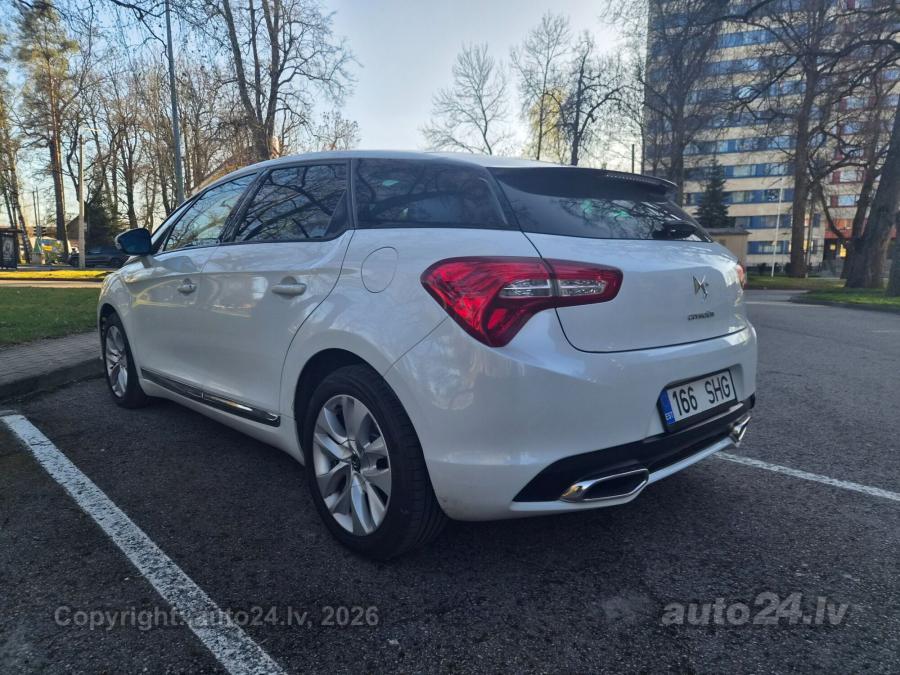 Balts Citroen DS5 2014 Tartu, ar dzinēja tilpumu 1.60 L un nobraukumu 232 tūkst. km par 6500 €, foto 6 vietnē AUTOMOTO.COM.LV