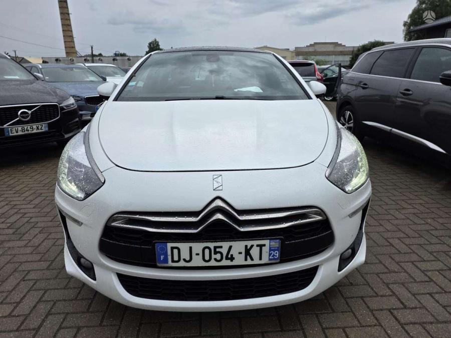 Balts Citroen DS5 2014 Tauragė, ar dzinēja tilpumu 2.00 L un nobraukumu 190 tūkst. km par 6300 €, foto 3 vietnē AUTOMOTO.COM.LV