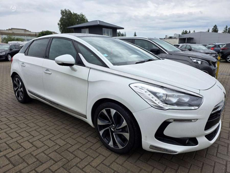 Balts Citroen DS5 2014 Tauragė, ar dzinēja tilpumu 2.00 L un nobraukumu 190 tūkst. km par 6300 €, foto 4 vietnē AUTOMOTO.COM.LV