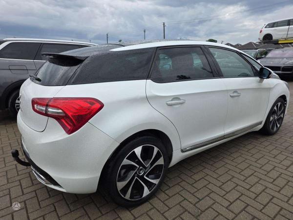 White Citroen DS5 2014 in Taurage, with an engine capacity of 2.00 L and mileage of 190 thousand km for 6300 €, photo 4 on AUTOMOTO.COM.LV