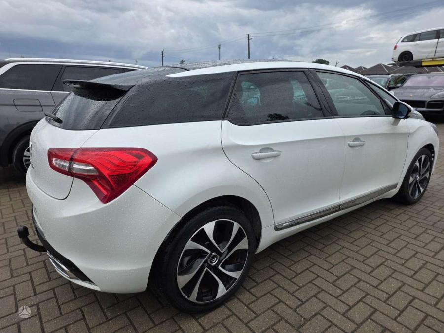 Balts Citroen DS5 2014 Tauragė, ar dzinēja tilpumu 2.00 L un nobraukumu 190 tūkst. km par 6300 €, foto 5 vietnē AUTOMOTO.COM.LV