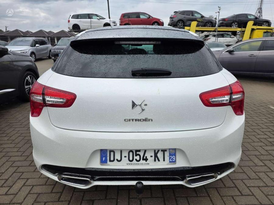 Balts Citroen DS5 2014 Tauragė, ar dzinēja tilpumu 2.00 L un nobraukumu 190 tūkst. km par 6300 €, foto 6 vietnē AUTOMOTO.COM.LV