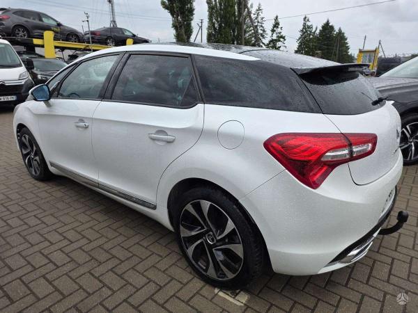 White Citroen DS5 2014 in Taurage, with an engine capacity of 2.00 L and mileage of 190 thousand km for 6300 €, photo 6 on AUTOMOTO.COM.LV