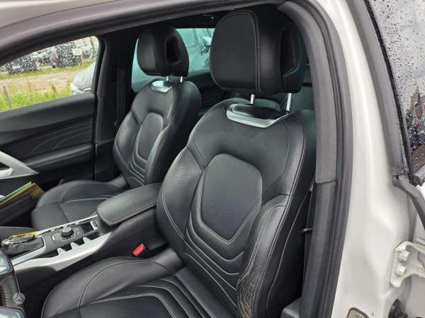 White Citroen DS5 2014 in Taurage, with an engine capacity of 2.00 L and mileage of 190 thousand km for 6300 €, photo 9 on AUTOMOTO.COM.LV